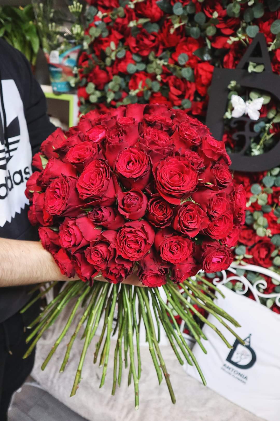 Buchet 101 trandafiri rosii - Antonia Deluxe Flowers